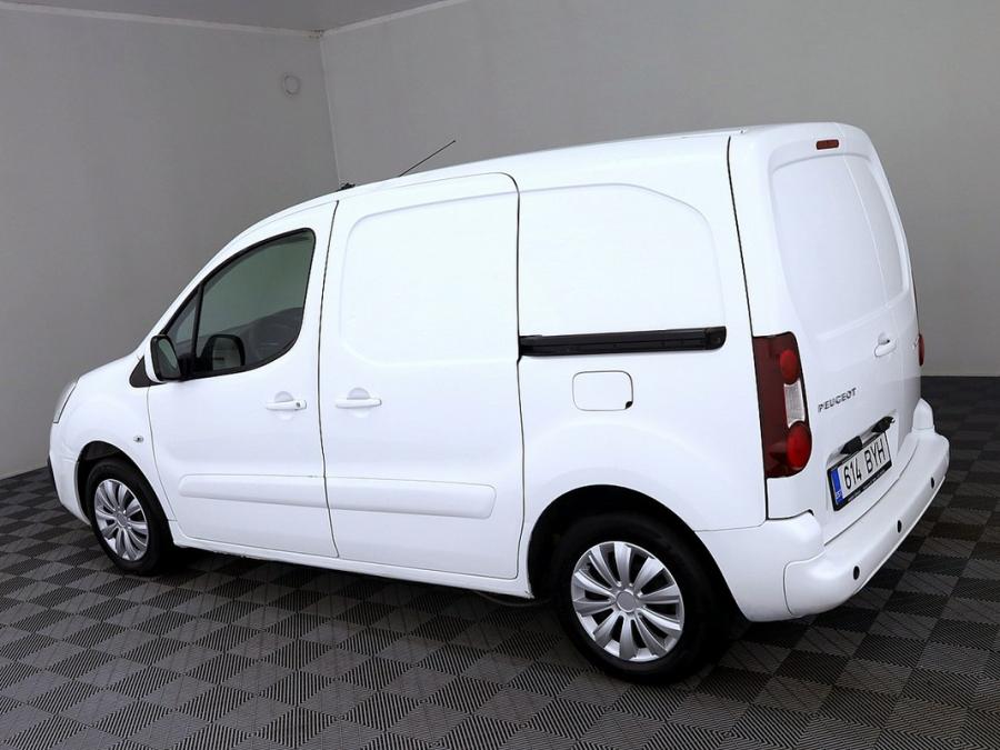 White Peugeot Partner 2018 in Tallinn, with an engine capacity of 1.60 L and mileage of 279 thousand km for 2799 €, photo 14 on AUTOMOTO.COM.LV