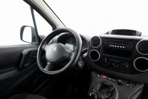 White Peugeot Partner 2018 in Tallinn, with an engine capacity of 1.60 L and mileage of 279 thousand km for 2799 €, photo 15 on AUTOMOTO.COM.LV