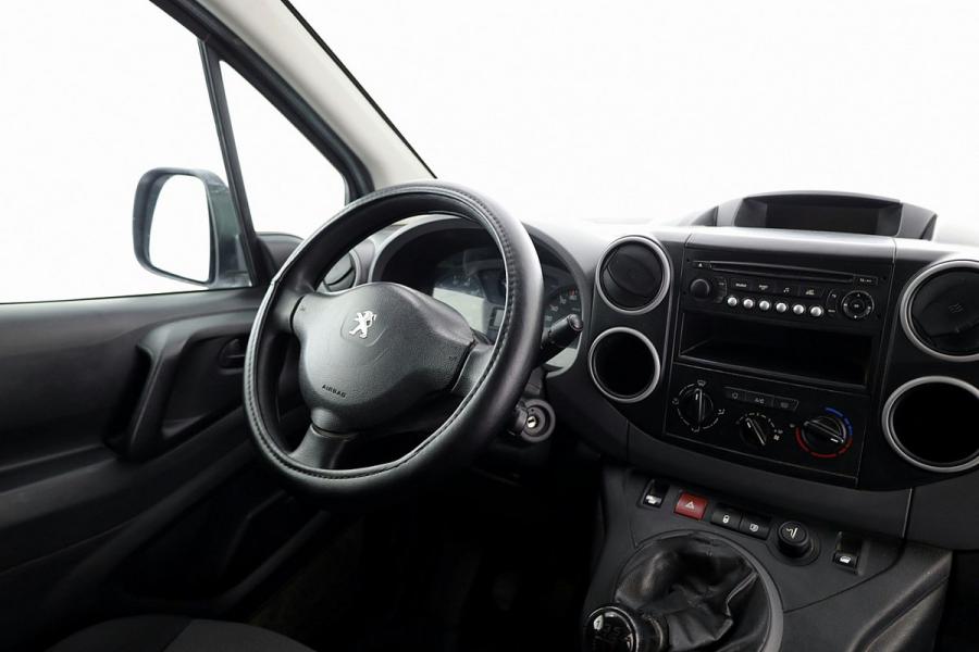 White Peugeot Partner 2018 in Tallinn, with an engine capacity of 1.60 L and mileage of 279 thousand km for 2799 €, photo 15 on AUTOMOTO.COM.LV