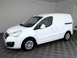 White Peugeot Partner 2018 in Tallinn, with an engine capacity of 1.60 L and mileage of 268 thousand km for 2999 €, photo 3 on AUTOMOTO.COM.LV