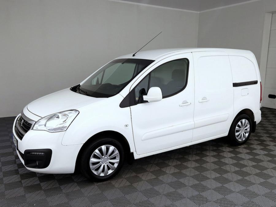 White Peugeot Partner 2018 in Tallinn, with an engine capacity of 1.60 L and mileage of 268 thousand km for 2999 €, photo 3 on AUTOMOTO.COM.LV