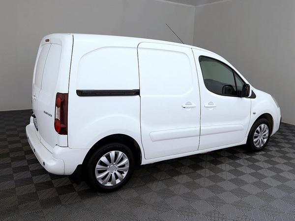 Balts Peugeot Partner 2018 Tallina, ar dzinēja tilpumu 1.60 L un nobraukumu 268 tūkst. km par 2999 €, foto 4 vietnē AUTOMOTO.COM.LV