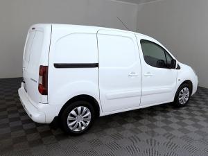 White Peugeot Partner 2018 in Tallinn, with an engine capacity of 1.60 L and mileage of 268 thousand km for 2999 €, photo 4 on AUTOMOTO.COM.LV