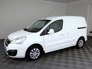 White Peugeot Partner 2018 in Tallinn, with an engine capacity of 1.60 L and mileage of 268 thousand km for 2999 €, photo 11 on AUTOMOTO.COM.LV
