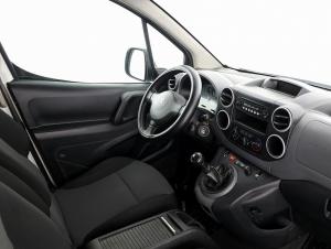 White Peugeot Partner 2018 in Tallinn, with an engine capacity of 1.60 L and mileage of 268 thousand km for 2999 €, photo 14 on AUTOMOTO.COM.LV