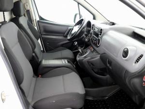 White Peugeot Partner 2018 in Tallinn, with an engine capacity of 1.60 L and mileage of 268 thousand km for 2999 €, photo 15 on AUTOMOTO.COM.LV