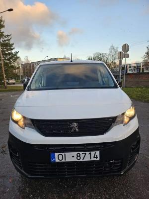 White Peugeot Partner 2020 in Riga, with an engine capacity of 1.50 L and mileage of 79 thousand km for 8500 €, photo  on AUTOMOTO.COM.LV