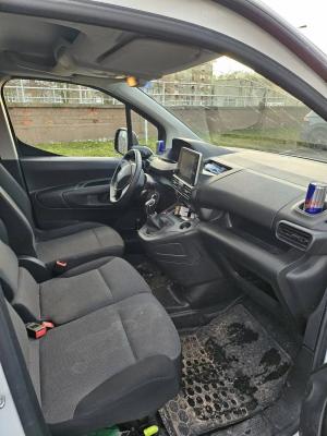 White Peugeot Partner 2020 in Riga, with an engine capacity of 1.50 L and mileage of 79 thousand km for 8500 €, photo 8 on AUTOMOTO.COM.LV