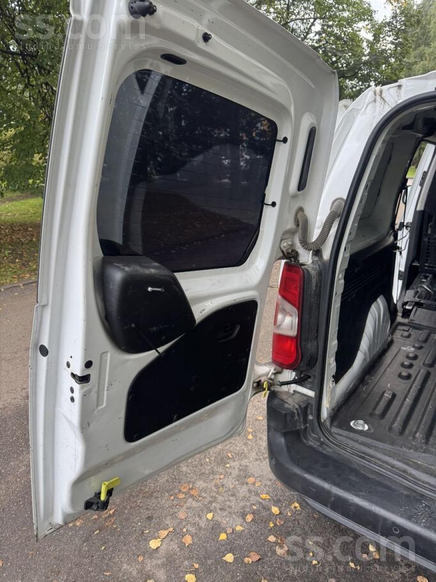 Balts Peugeot Partner 2020 Rīga, ar dzinēja tilpumu 1.50 L un nobraukumu 190 tūkst. km par 9500 €, foto 12 vietnē AUTOMOTO.COM.LV