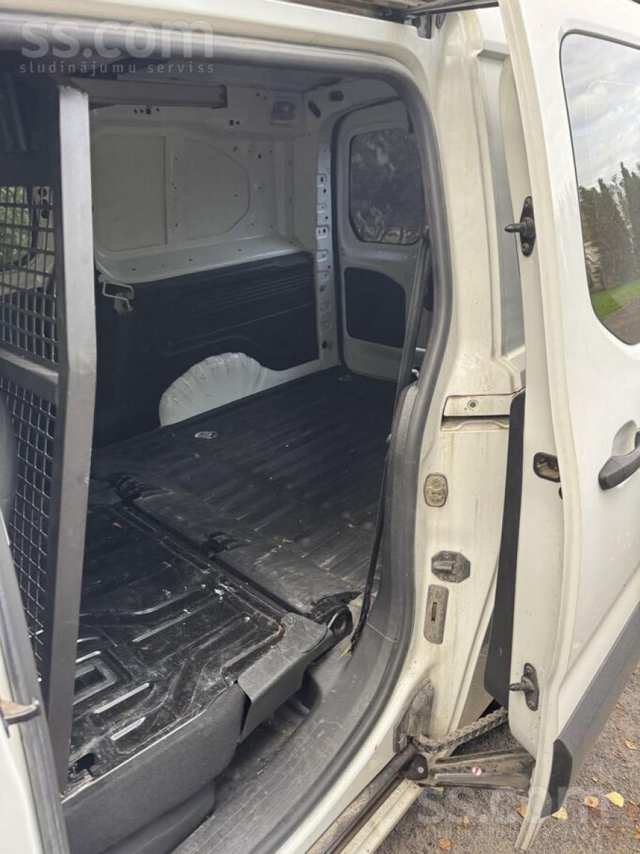 Balts Peugeot Partner 2020 Rīga, ar dzinēja tilpumu 1.50 L un nobraukumu 190 tūkst. km par 9500 €, foto 14 vietnē AUTOMOTO.COM.LV
