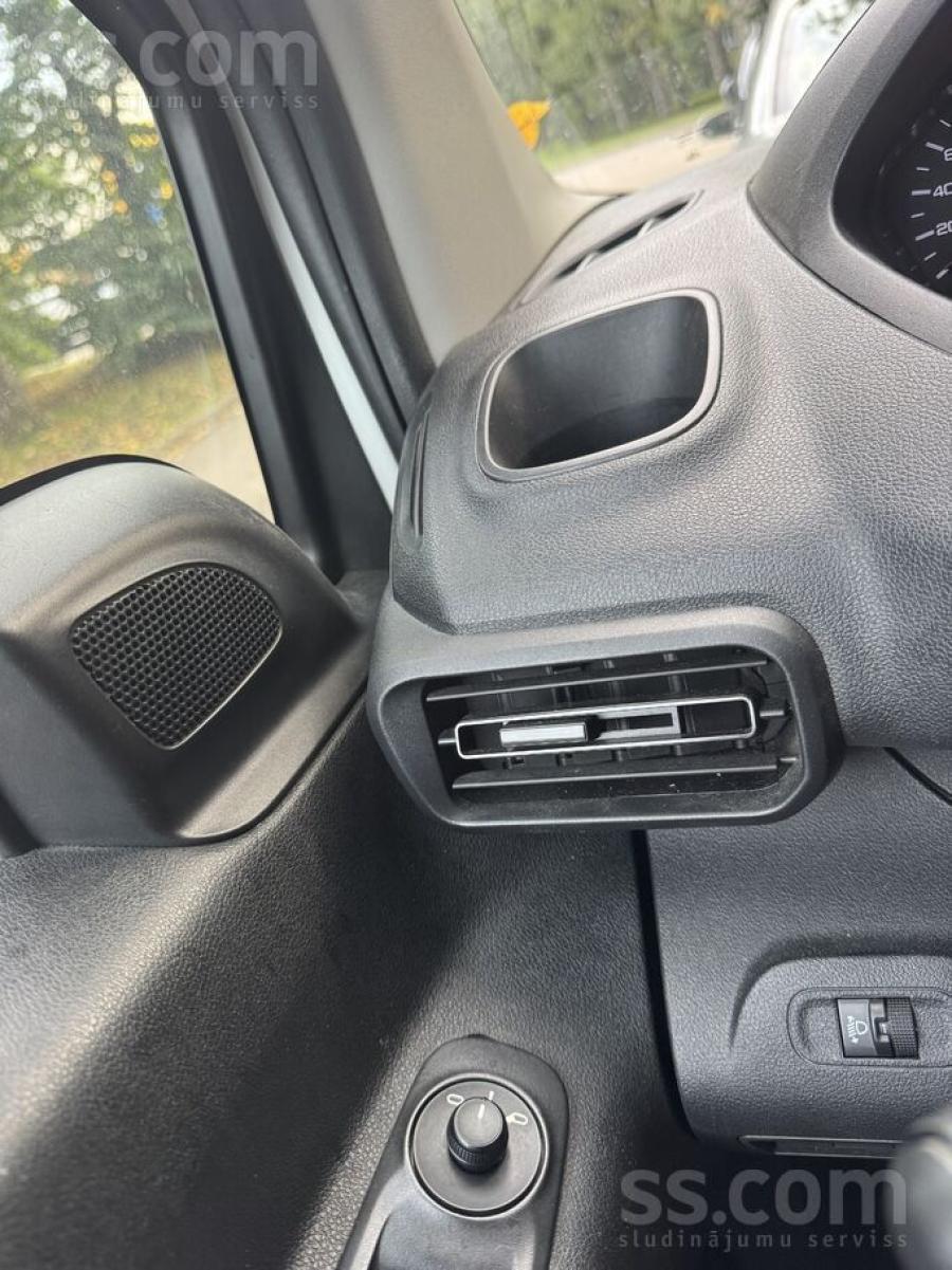 Balts Peugeot Partner 2020 Rīga, ar dzinēja tilpumu 1.50 L un nobraukumu 190 tūkst. km par 9500 €, foto 18 vietnē AUTOMOTO.COM.LV
