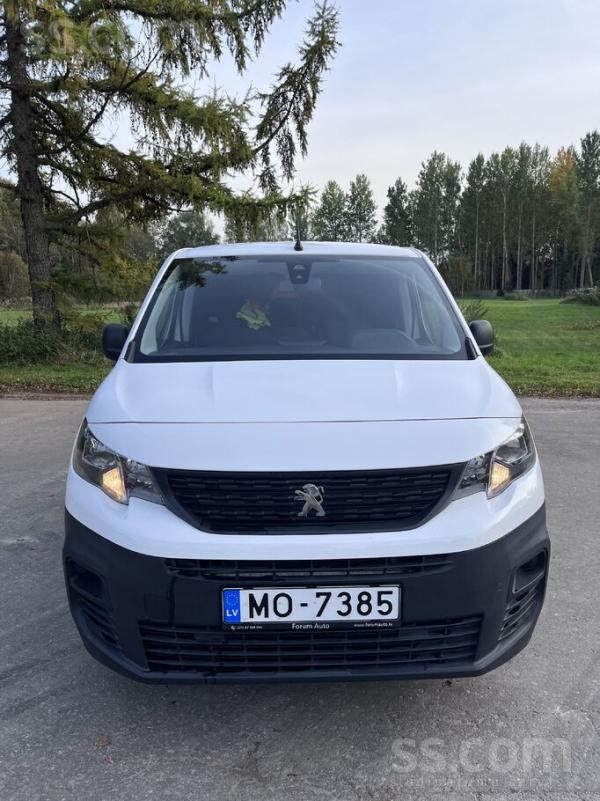 Balts Peugeot Partner 2020 Rīga, ar dzinēja tilpumu 1.20 L un nobraukumu 20 tūkst. km par 11000 €, foto 3 vietnē AUTOMOTO.COM.LV