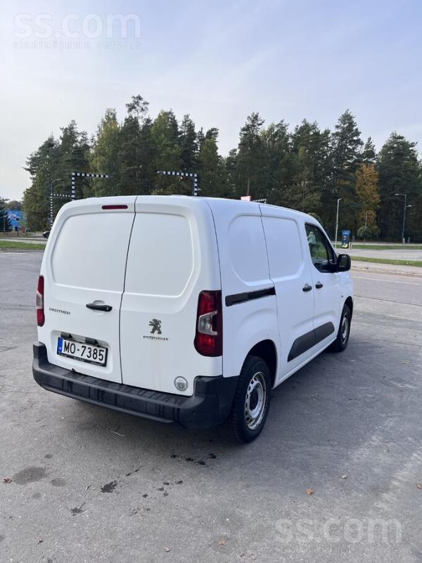 Balts Peugeot Partner 2020 Rīga, ar dzinēja tilpumu 1.20 L un nobraukumu 20 tūkst. km par 11000 €, foto 6 vietnē AUTOMOTO.COM.LV