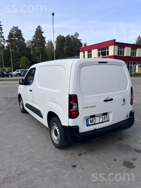 Balts Peugeot Partner 2020 Rīga, ar dzinēja tilpumu 1.20 L un nobraukumu 20 tūkst. km par 11000 €, foto 8 vietnē AUTOMOTO.COM.LV