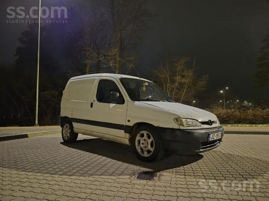 White Peugeot Partner 1999 in Saldus, with an engine capacity of 1.90 L and mileage of 352 thousand km for 1300 €, photo 4 on AUTOMOTO.COM.LV
