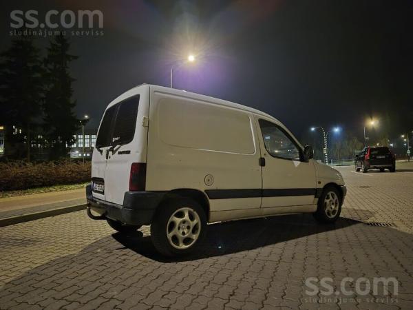 White Peugeot Partner 1999 in Saldus, with an engine capacity of 1.90 L and mileage of 352 thousand km for 1300 €, photo 4 on AUTOMOTO.COM.LV