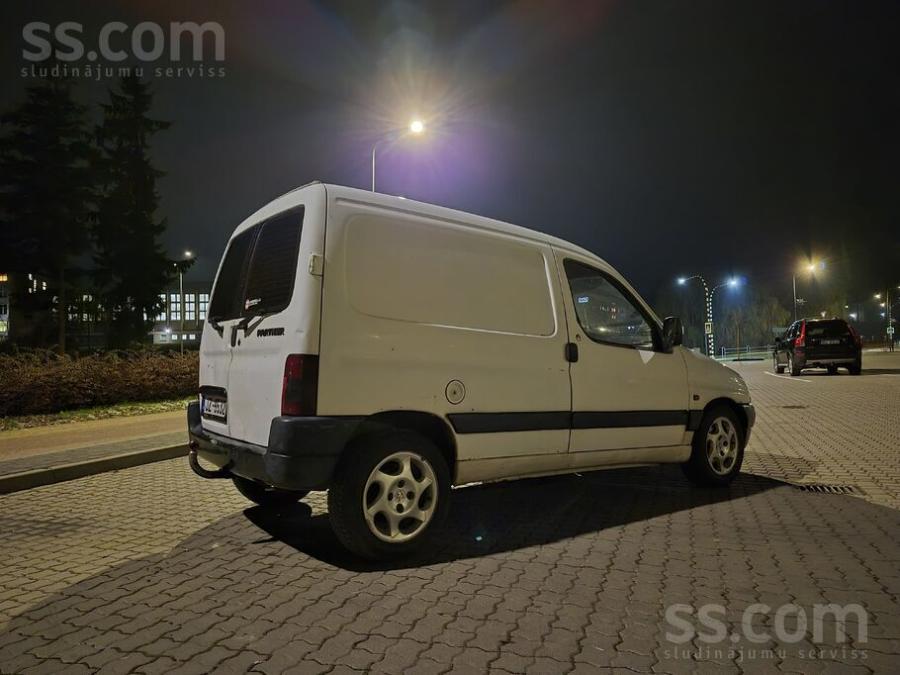 White Peugeot Partner 1999 in Saldus, with an engine capacity of 1.90 L and mileage of 352 thousand km for 1300 €, photo 5 on AUTOMOTO.COM.LV