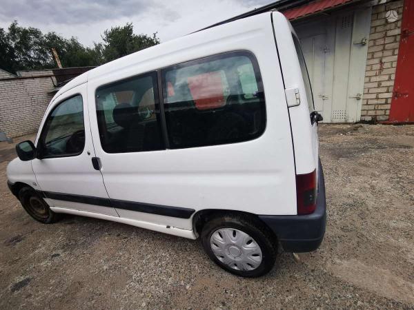 White Peugeot Partner 2002 in Kaunas, with an engine capacity of 1.90 L and mileage of 369 thousand km for 299 €, photo 4 on AUTOMOTO.COM.LV