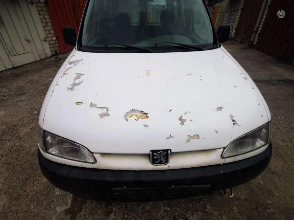 White Peugeot Partner 2002 in Kaunas, with an engine capacity of 1.90 L and mileage of 369 thousand km for 299 €, photo 7 on AUTOMOTO.COM.LV
