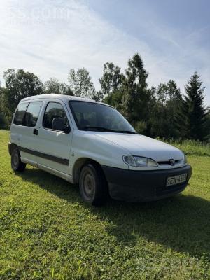 White Peugeot Partner 2002 in Ludza, with an engine capacity of 1.40 L and mileage of 231 thousand km for 400 €, photo 1 on AUTOMOTO.COM.LV