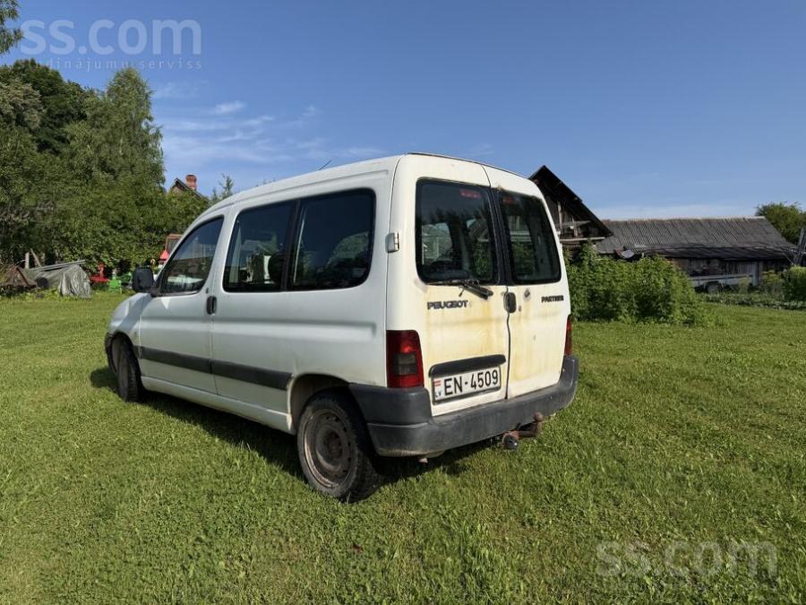 White Peugeot Partner 2002 in Ludza, with an engine capacity of 1.40 L and mileage of 231 thousand km for 400 €, photo 5 on AUTOMOTO.COM.LV