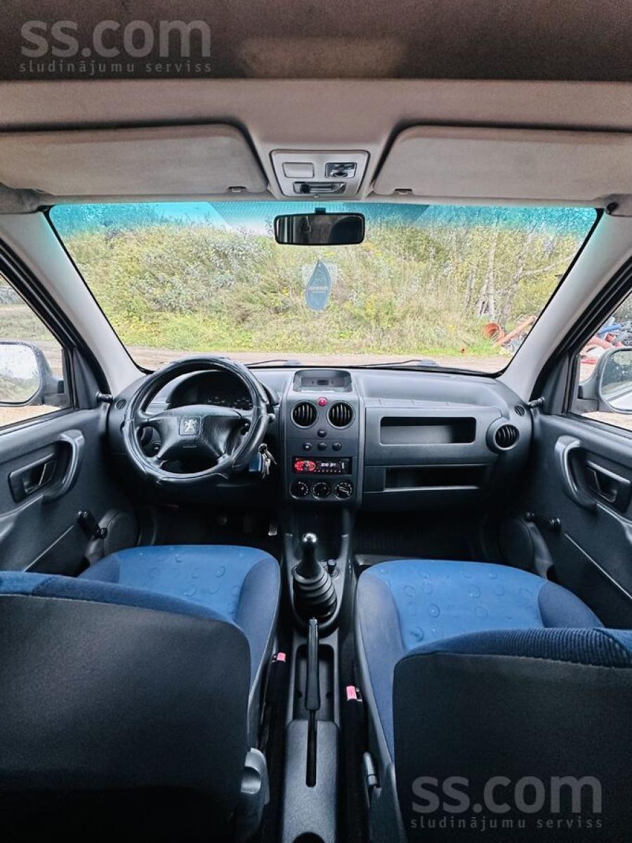 White Peugeot Partner 2004 in Riga, with an engine capacity of 1.80 L and mileage of 180 thousand km for 2000 €, photo 8 on AUTOMOTO.COM.LV