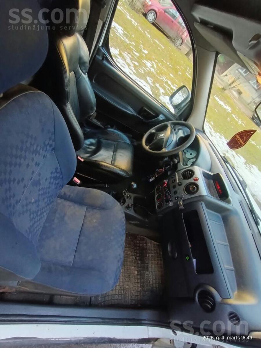 Balts Peugeot Partner 2007 Limbaži, ar dzinēja tilpumu 1.60 L un nobraukumu 449 tūkst. km par 700 €, foto 9 vietnē AUTOMOTO.COM.LV