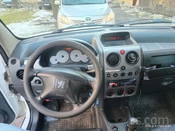 Balts Peugeot Partner 2007 Limbaži, ar dzinēja tilpumu 1.60 L un nobraukumu 449 tūkst. km par 700 €, foto 10 vietnē AUTOMOTO.COM.LV