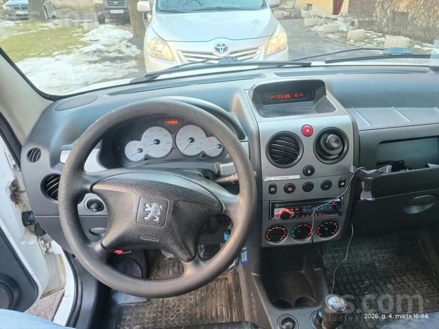 Balts Peugeot Partner 2007 Limbaži, ar dzinēja tilpumu 1.60 L un nobraukumu 449 tūkst. km par 700 €, foto 10 vietnē AUTOMOTO.COM.LV