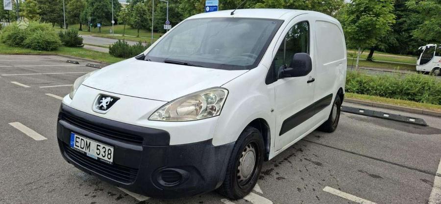 White Peugeot Partner 2009 in Vilnius, with an engine capacity of 1.60 L and mileage of 338 thousand km for 500 €, photo 1 on AUTOMOTO.COM.LV