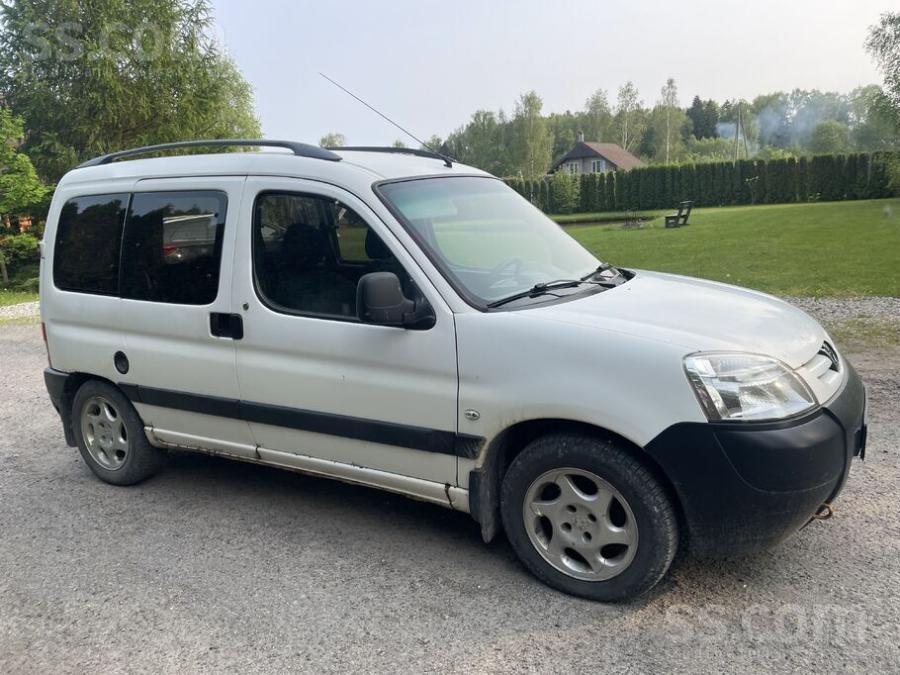 White Peugeot Partner 2010 in Ogre, with an engine capacity of 1.40 L and mileage of 342 thousand km for 1100 €, photo 3 on AUTOMOTO.COM.LV