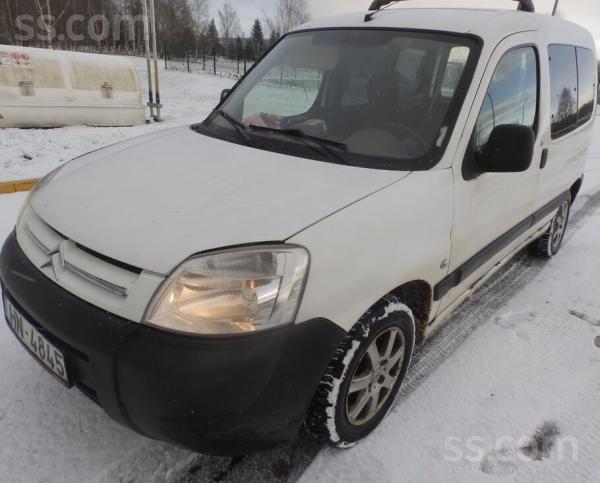 White Peugeot Partner 2010 in Riga, with an engine capacity of 1.40 L and mileage of 310 thousand km for 600 €, photo 1 on AUTOMOTO.COM.LV