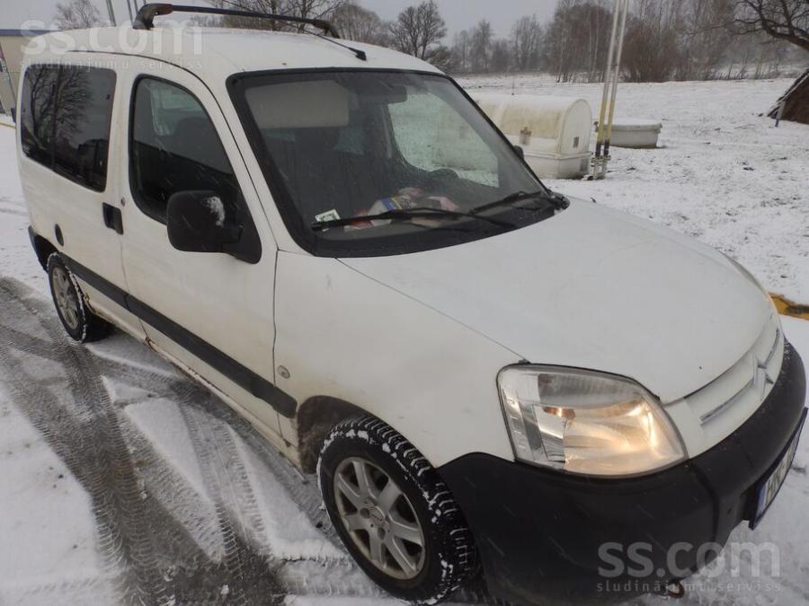 White Peugeot Partner 2010 in Riga, with an engine capacity of 1.40 L and mileage of 310 thousand km for 600 €, photo 4 on AUTOMOTO.COM.LV