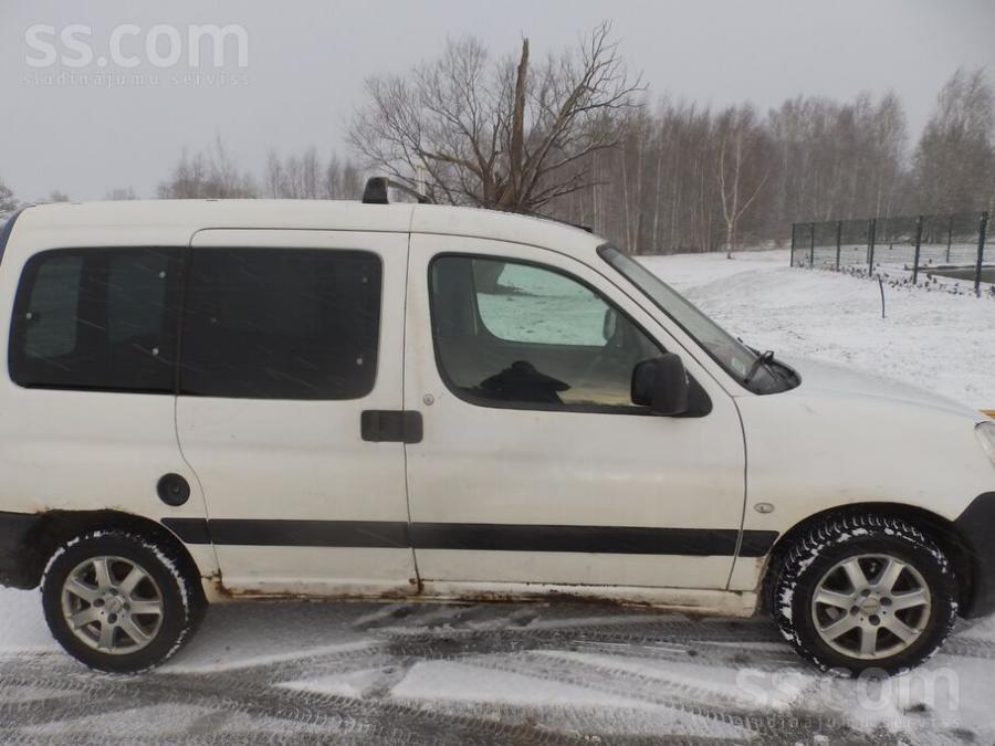 White Peugeot Partner 2010 in Riga, with an engine capacity of 1.40 L and mileage of 310 thousand km for 600 €, photo 5 on AUTOMOTO.COM.LV