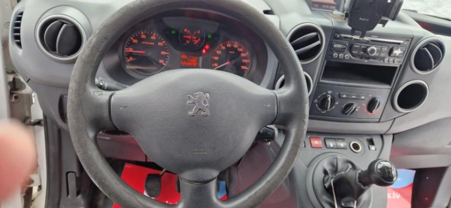 White Peugeot Partner 2010 in Riga, with an engine capacity of 1.60 L and mileage of 243 thousand km for 1950 €, photo 12 on AUTOMOTO.COM.LV