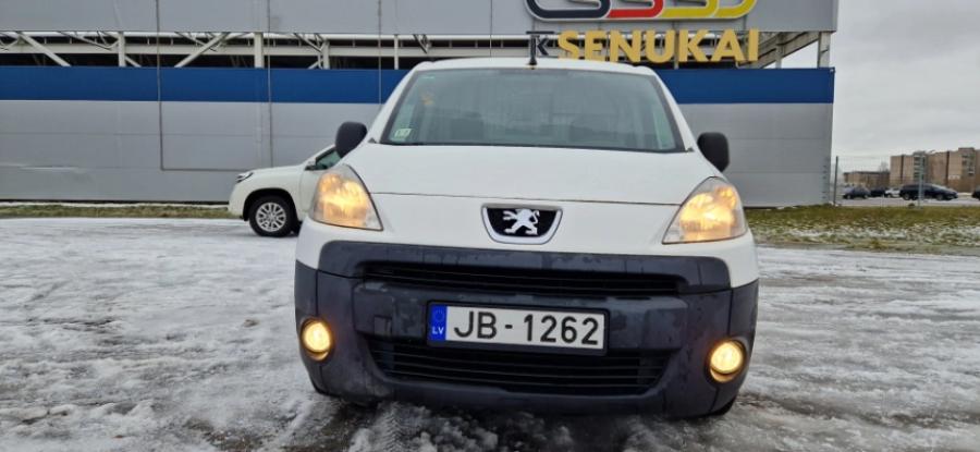 White Peugeot Partner 2010 in Riga, with an engine capacity of 1.60 L and mileage of 243 thousand km for 1950 €, photo 16 on AUTOMOTO.COM.LV
