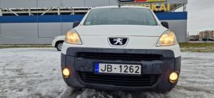 White Peugeot Partner 2010 in Riga, with an engine capacity of 1.60 L and mileage of 243 thousand km for 1950 €, photo 17 on AUTOMOTO.COM.LV