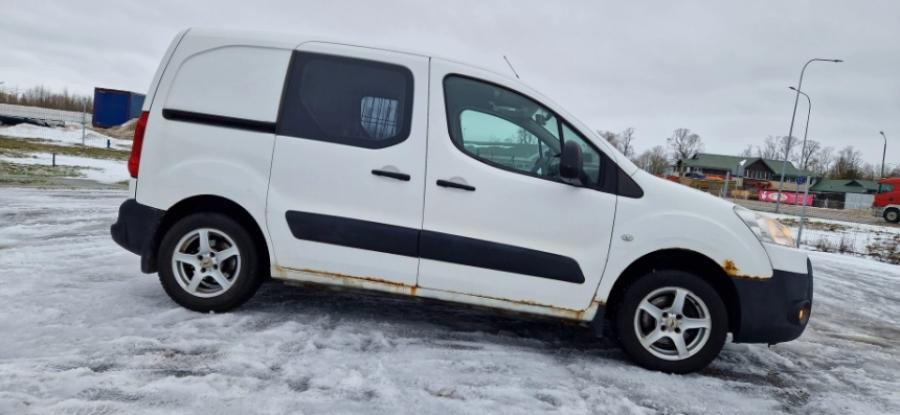White Peugeot Partner 2010 in Riga, with an engine capacity of 1.60 L and mileage of 243 thousand km for 1950 €, photo 19 on AUTOMOTO.COM.LV