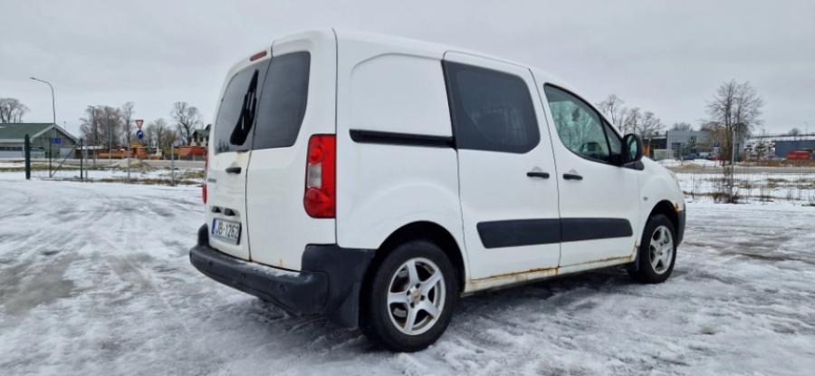 White Peugeot Partner 2010 in Riga, with an engine capacity of 1.60 L and mileage of 243 thousand km for 1950 €, photo 20 on AUTOMOTO.COM.LV