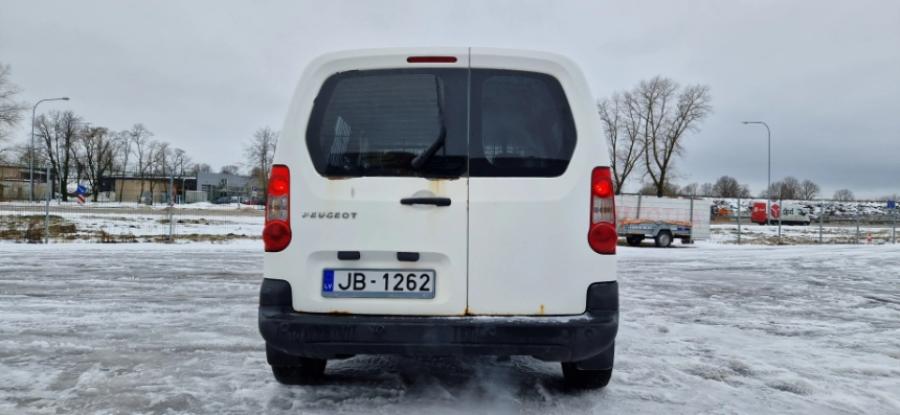 White Peugeot Partner 2010 in Riga, with an engine capacity of 1.60 L and mileage of 243 thousand km for 1950 €, photo 21 on AUTOMOTO.COM.LV