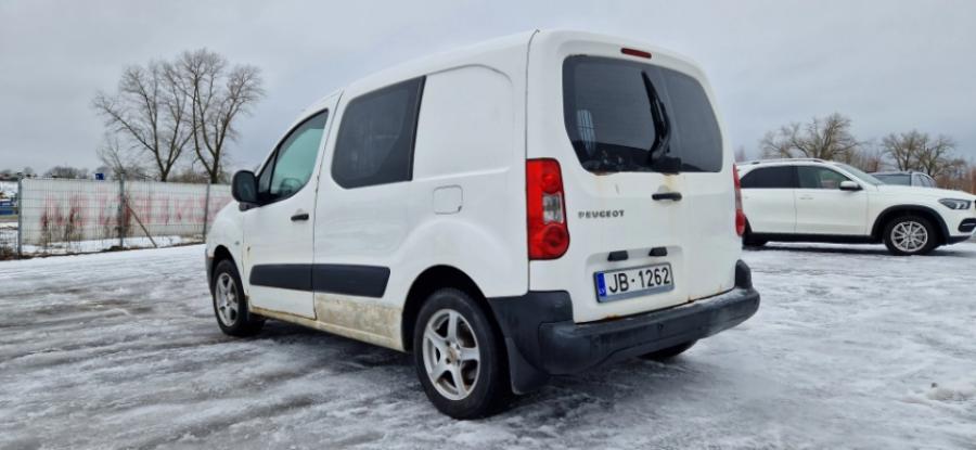White Peugeot Partner 2010 in Riga, with an engine capacity of 1.60 L and mileage of 243 thousand km for 1950 €, photo 22 on AUTOMOTO.COM.LV
