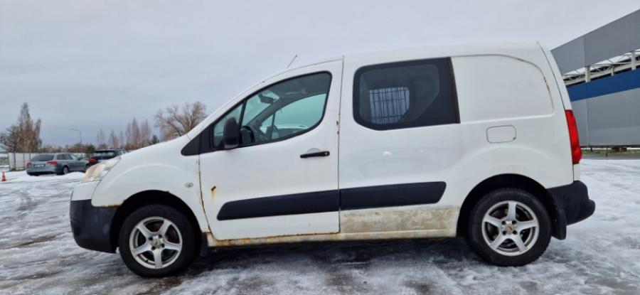 White Peugeot Partner 2010 in Riga, with an engine capacity of 1.60 L and mileage of 243 thousand km for 1950 €, photo 23 on AUTOMOTO.COM.LV