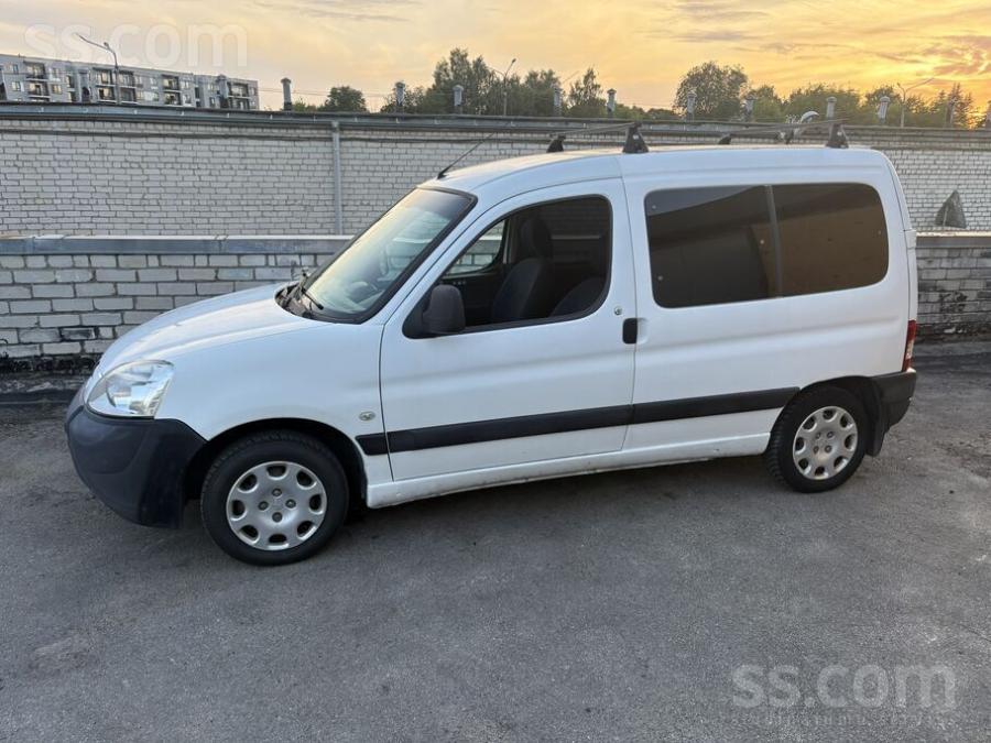 White Peugeot Partner 2010 in Riga, with an engine capacity of 1.40 L and mileage of 185 thousand km for 800 €, photo 1 on AUTOMOTO.COM.LV