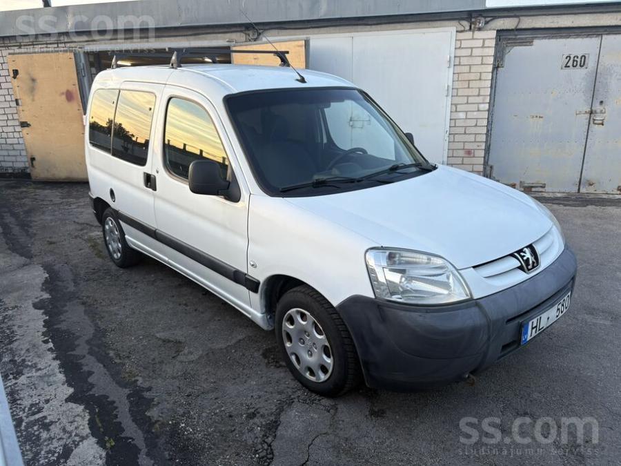 White Peugeot Partner 2010 in Riga, with an engine capacity of 1.40 L and mileage of 185 thousand km for 800 €, photo 4 on AUTOMOTO.COM.LV