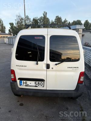 White Peugeot Partner 2010 in Riga, with an engine capacity of 1.40 L and mileage of 185 thousand km for 800 €, photo 5 on AUTOMOTO.COM.LV