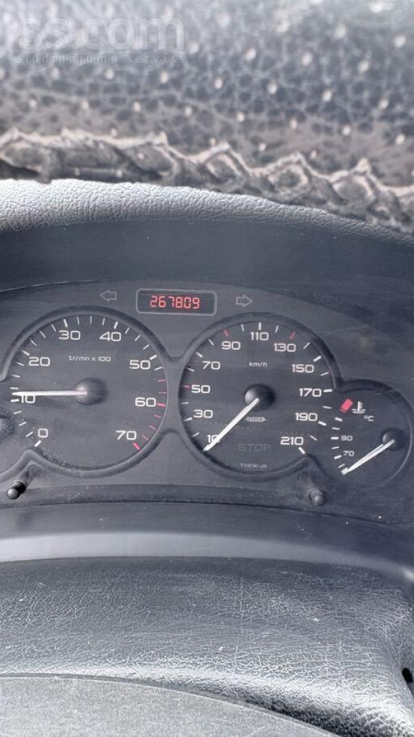 White Peugeot Partner 2010 in Riga, with an engine capacity of 1.40 L and mileage of 268 thousand km for 600 €, photo 1 on AUTOMOTO.COM.LV