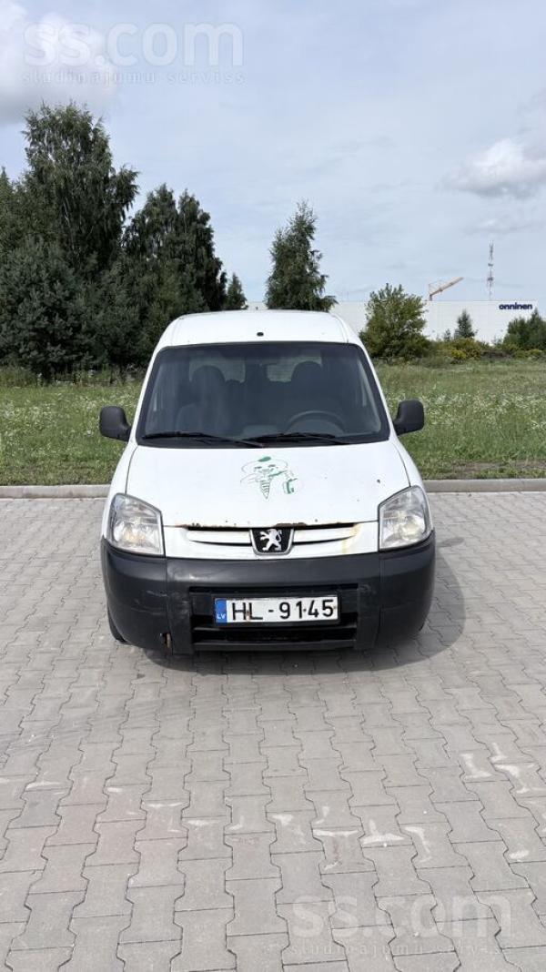 White Peugeot Partner 2010 in Riga, with an engine capacity of 1.40 L and mileage of 268 thousand km for 600 €, photo 2 on AUTOMOTO.COM.LV