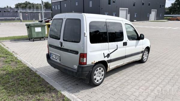 White Peugeot Partner 2010 in Riga, with an engine capacity of 1.40 L and mileage of 268 thousand km for 600 €, photo 5 on AUTOMOTO.COM.LV