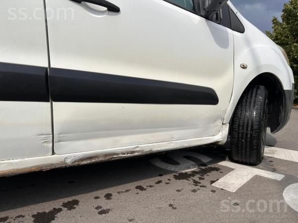 Пежо Partner 2010 в Огре на AUTOMOTO.COM.LV Белый Пежо Partner 2010 в Огре, объемом двигателя 1.60 л и пробегом 263 тыс. км за 3500 €, фото 6 на AUTOMOTO.COM.LV