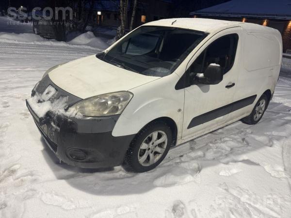 White Peugeot Partner 2011 in Riga, with an engine capacity of 1.60 L and mileage of 247 thousand km for 2400 €, photo 2 on AUTOMOTO.COM.LV